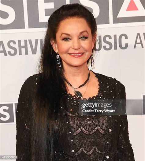 Crystal Gayle Photos Photos And Premium High Res Pictures Getty Images