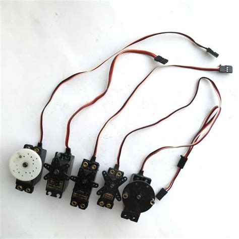 Futaba Analog Servos 5 Pieces Total Including Retract Servo £12217 Picclick Uk
