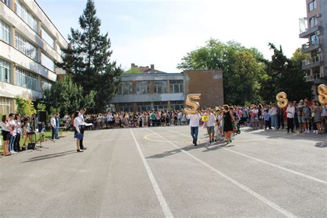 Откриване на новата учебна година в 35 СЕУ „Добри Войников“ 35 СРЕДНО ЕЗИКОВО УЧИЛИЩЕ „ДОБРИ