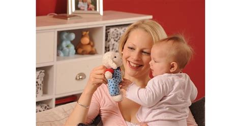 Бебето се учи да говори и като чете по устните