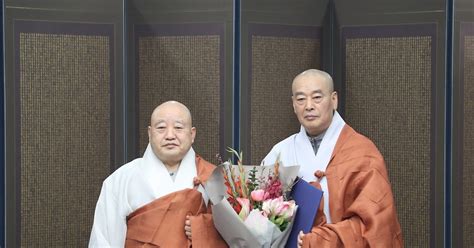 스님들 도박 의혹에도 법주사 주지 정도스님 연임