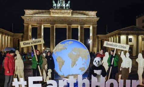 Забележителности в цяла Европа потънаха в мрак