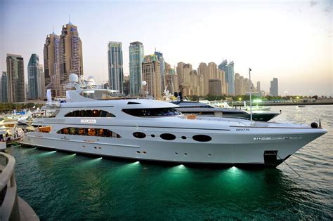 Българи НЕ ТОВА НЕ Е МОДЕЛ ТОВА Е СВЕТОВНО ИЗВЕСТНАТА БЪЛГАРСКА ЦИГУЛАРКА ЗОРНИЦА ИЛАРИОНОВА