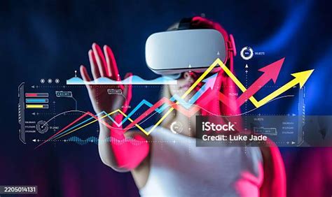 가상 현실 헤드셋을 착용한 여성이 다채로운 조명 효과로 미래 환경에서 데이터 시각화 및 그래프와 상호 작용합니다 3차원 형태에 대한 스톡 사진 및 기타 이미지 Istock