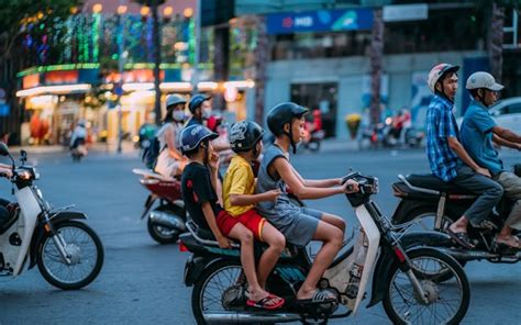 Unsupervised Learning Methods For Analyzing Network Traffic