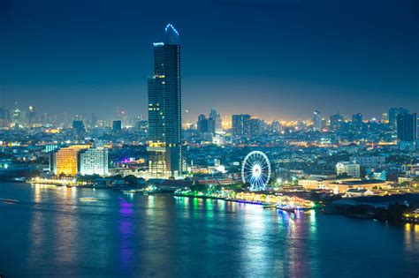 방콕 리버 사이드 도시 비즈니스 지구에 방콕 야경입니다 에 황혼 밤 시간에 방콕 도시 풍경의 파노라마 보기 빈티지 컬러 톤 0