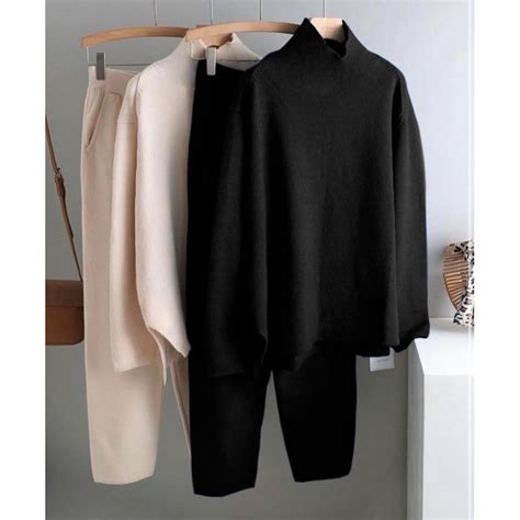 Чорний жіночий костюм з ангори