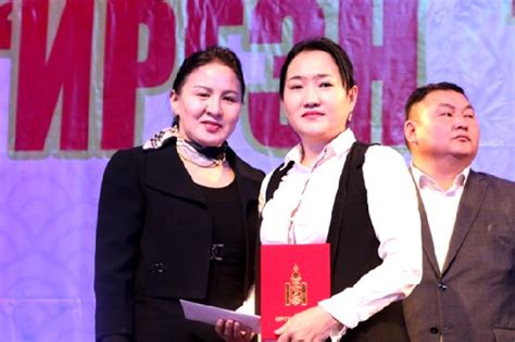 “Иргэн таны төлөө” 45 хоногийн аяны хүрээнд Дархан сумын багуудаас 3 нийгмийн ажилтанг шагнан