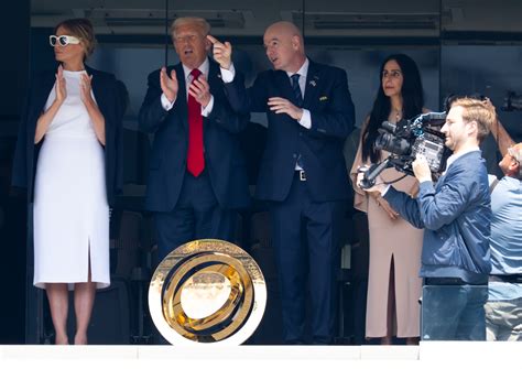 The Act That Put Trump Under Fire Melanias Kiss And More Fifa World