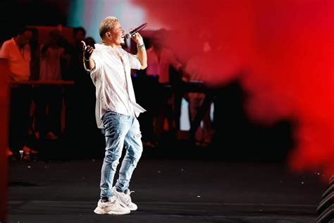 أولاد عمرو دياب حاضرين بحفلته مهرجان العلمين Et بالعربي