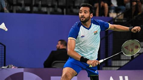 Nitesh Kumar পায়ে পায়ে নয় প্যারালিম্পিকে ব্যাডমিন্টন কোর্ট থেকে এক পায়েই এল সোনা Bengali