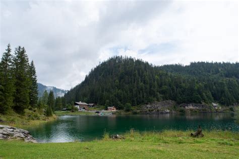 オーストリアの山奥にある秘境の湖。オーストリアのゴーザウ湖への行き方。