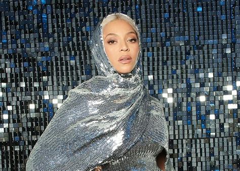 Beyoncé Attire Tous Les Regards Dans Cette Robe Sexy Scintillante