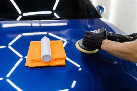 긁힘을 제거하기 위해 궤도 광택기로 연마하는 실란트 자동차 자동차에 대한 최종 연마를 만드는 세부 자동차 서비스의 작업자 닦기에 대한 스톡 사진 및 기타 이미지 Istock