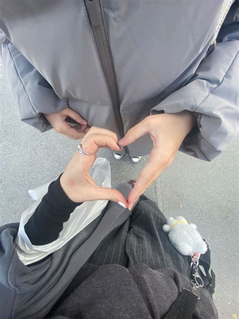 Pin By Haruka On Split Personality Insta Photo Ideas Friend Poses Photography Cute Poses For