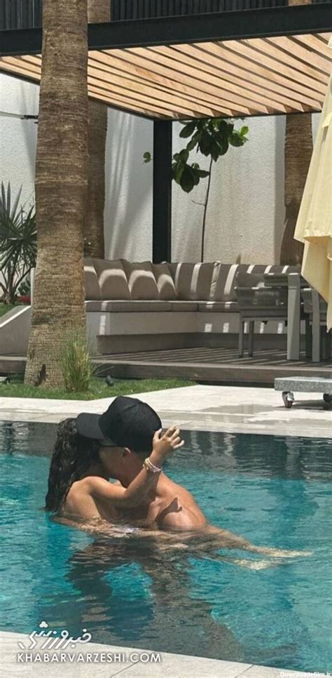 عکس مسی با زنش در استخر