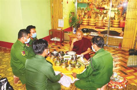 တပ်မတော်ကြည်း၊ ရေ၊ လေမိသားစုများနှင့် စေတနာရှင်ပြည်သူများက ဆွမ်း ဆန