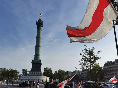 Белорусы Франции собрались сегодня на срочный митинг в поддержку своих соотечественников