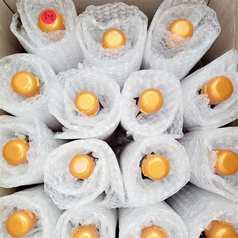 날마다꼬신참기름참기름 들기름 답례품 참기름답례품 돌답례품 결혼답례품 상견례선물 참기름착유 할때 기름색이 찐기름색이죠 이걸 병에 담으면 색이 진해보일수밖에없죠 햇빛에