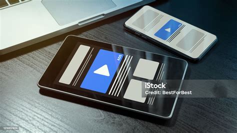 멀티 디지털 플랫폼의 마케팅 광고 전략 태블릿 Pc 및 모바일 스마트폰을 통한 교차 기기 추적 광고 및 멀티 타겟팅 사이트 및 소셜 미디어에 광고 미디어 배너 차단 개선에