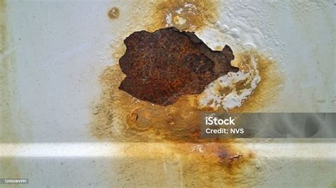 오래된 강철 장비의 판금 부식 녹슨 표면 배경 및 손상된 질감 겨울에 보호 및 페인팅 오토 전문 도장 품질 복원 부품 개념입니다 0명에 대한 스톡 사진 및 기타 이미지