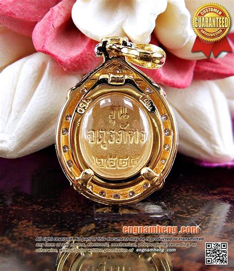 หลวงปู่ทวด รุ่นจตุรภัทร ปี44 เนื้อทองคำ เลี่ยมกรอบทองคำล้อมเพชรเบลเยี่ยม ขนาดน่ารักค่ะ