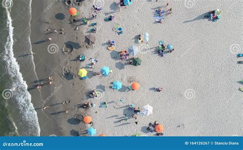 Strandfoto Mit Drohne Sonnenschirme Sommer Redaktionelles Stockfotografie Bild Von Genommen