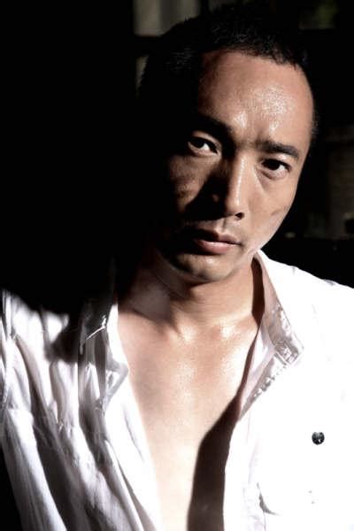 《无处藏身》戏中李易祥与男演员玩“断臂” 影音娱乐 新浪网