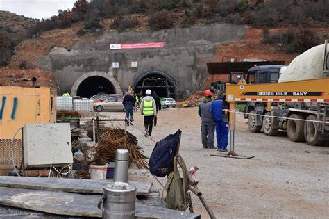 Увид во изградбата на експресниот пат Градско Прилеп делница Дреново Фариш И покрај тоа што