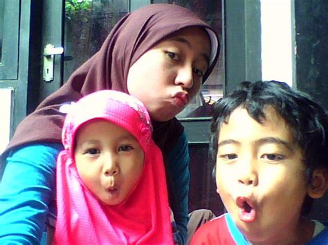 Catatan Ria Tante Dan Keponakan Sama Narsis