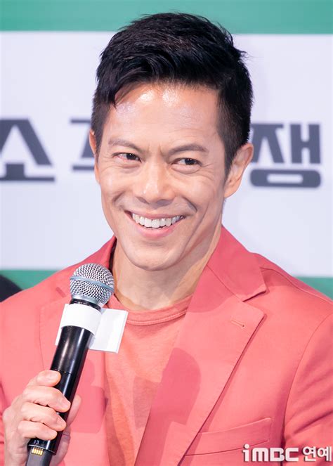 포토 바이런 만 시원한 미소