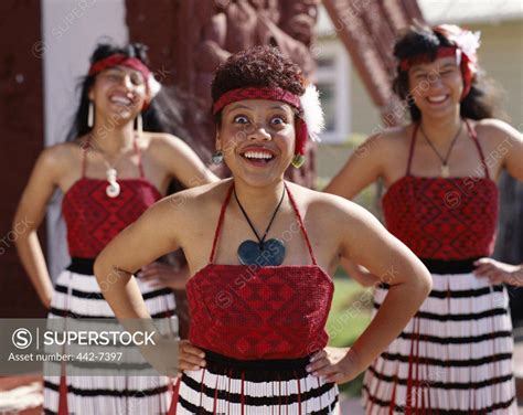 Maori Girls Dressed In Traditional Maori Costume Rotorua North Island