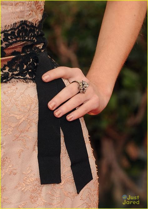 Sarah Hyland Golden Globe Awards 2012 Photo 455683 Photo Gallery