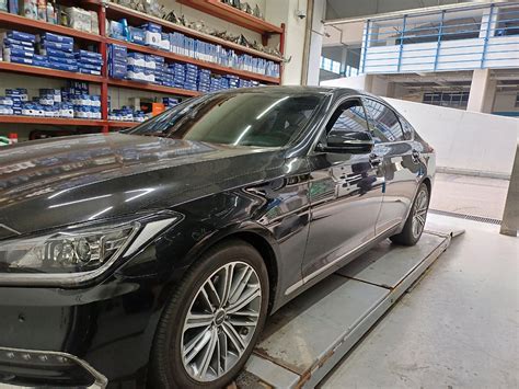 제네시스 자동차 뒤에 차 문이 잠겨서 열리지 않음 제네시스 차 문이 잠겨서 안에서와 밖에서 안 열림 차 문 잠금장치 도어록 고장 수리제네시스 Dh 차 문 고장 수리