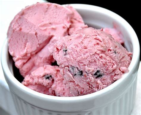 Raspberry Chip Ice Cream ~ The Way To His Heart Gezond Ijs Frambozenijs Recepten