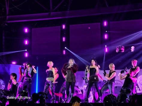 Concert 2ne1 D 1 Dara Park Bom Khui Sít Rịt Kiss You And I Tặng