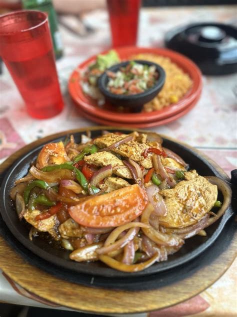 La Vecina Updated October 2025 57 Photos And 82 Reviews 321 N State