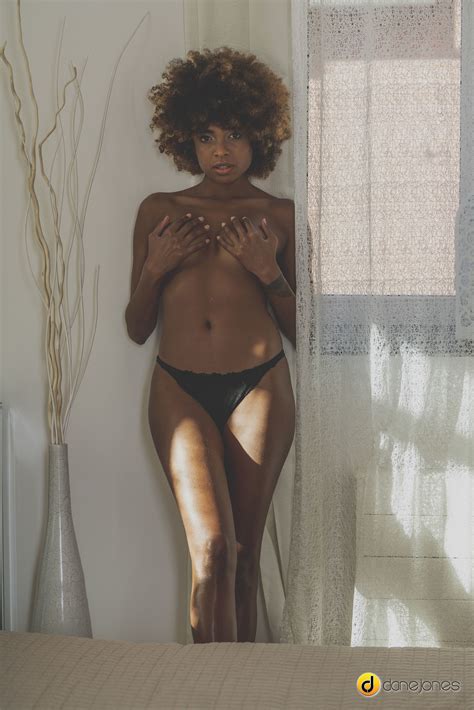 Curly Haired Ebony In Sexy Lingerie Gets Eaten Out Before Fucking Photos Luna Corazon Aaron