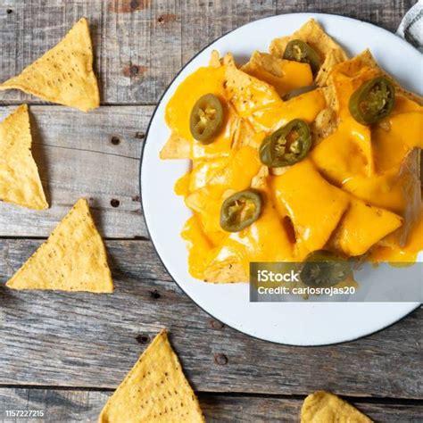 Nachos Mexicanos Con Queso Real Y Pimienta Jalapeño Foto De Stock Y Más