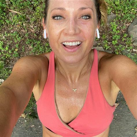 Ginger Zee Scrolller