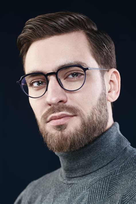 Молодые люди в любов стоковое фото изображение насчитывающей ñ ð¿ocoð±