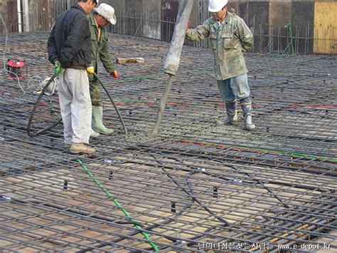 전원주택 잘짓는 방법 철근콘크리트골조 거푸집조성 후 콘크리트타설 공사과정