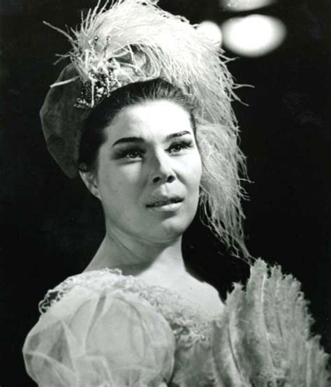 Вечер памяти народной артистки России и Тувы Надежды Красной организуют