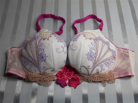 女【華歌爾~莎露】浪漫白美麗迷人蕾絲繡花內衣70e32e~100元起標~標多少賣多少~ 9a41 Yahoo奇摩拍賣 女【華歌爾~莎露】浪漫白美麗迷人蕾絲繡花內衣70e32e~100元起標~標多少賣多少~ 9a41 Yahoo奇摩拍賣