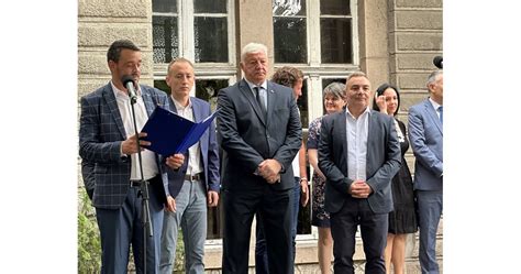 Дългоочакваният ремонт на Хуманитарната гимназия в Пловдив стартира по вода