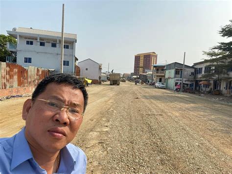 គម្រោងសង់ផ្លូវបេតុងថ្មីពីផ្លូវ៥៩៨ទៅផ្លូវមុខក្រសួងដែនដីអនុវត្តមន្ទីរសាធារណការរាជធានីកំពុងដំណើរការ