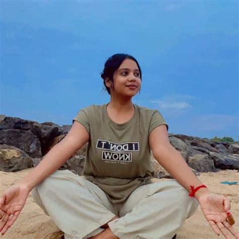 நயனை கல்யாணம் செய்த விக்னேஷ் சிவன் லக்கி கிடையாது சீரியல் நடிகை ஸ்ரீநிதி