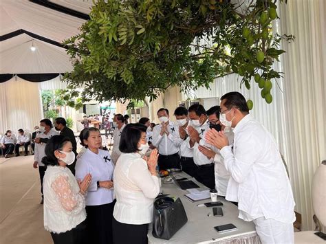 លោកជំទាវកិត្តិសង្គហបណ្ឌិត ម៉ែន សំអន អញ្ជេីញចូលរួមគោរពវិញ្ញាណក្ខន្ធ