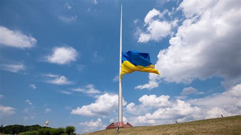 У Києві знімуть головний прапор України