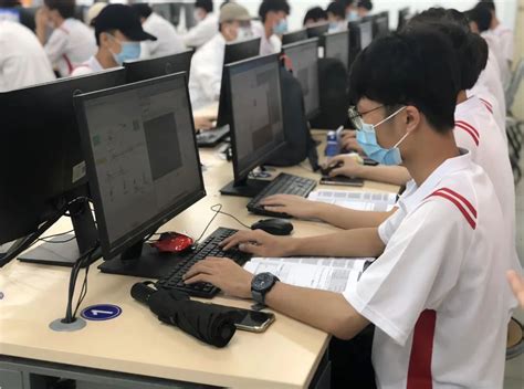 专业介绍把握信息时代脉搏的大数据技术！ 人工智能与数据学院 广州华商职业学院